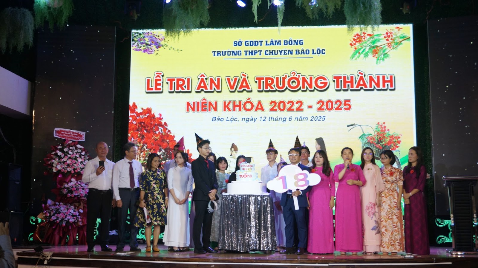 le-tri-an-va-truong-thanh-khoi-12-nien-khoa-2022-2025.jpg